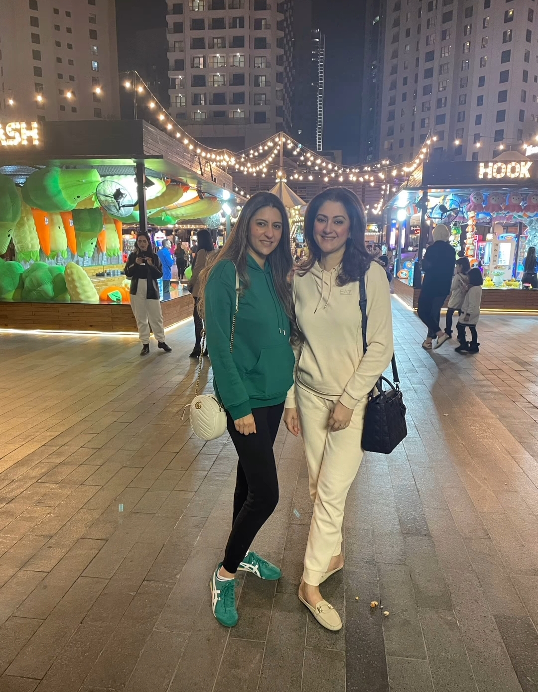 Adorable Family Pictures of Nauman Ijaz | Reviewit.pk