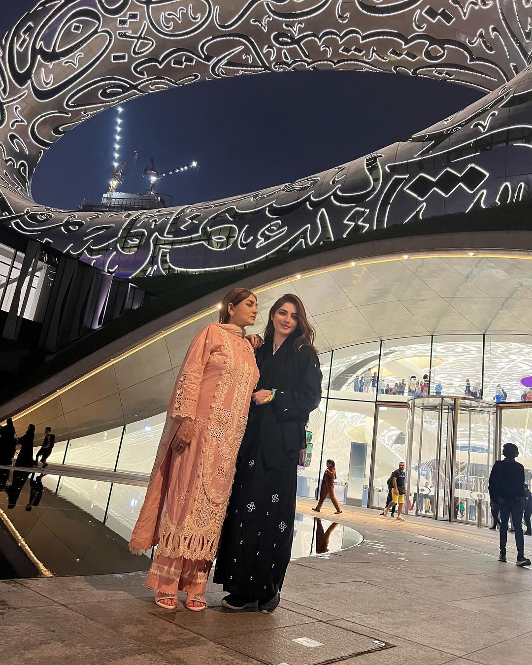 Neelam Muneer's Trip To Dubai Museum With Mother | Reviewit.pk