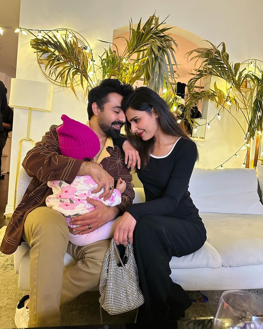 Sadia Ghaffar Shares Latest Adorable Family Clicks | Reviewit.pk