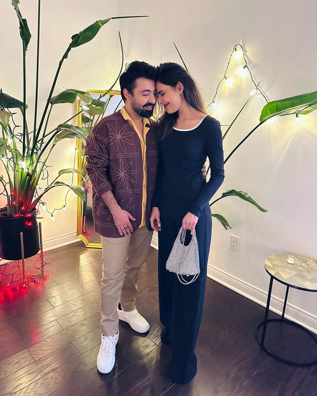 Sadia Ghaffar Shares Latest Adorable Family Clicks | Reviewit.pk