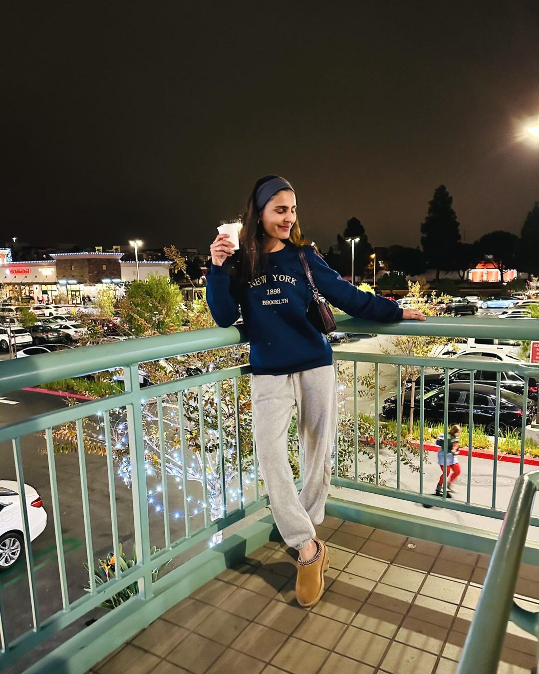 Sadia Ghaffar Shares Latest Adorable Family Clicks | Reviewit.pk