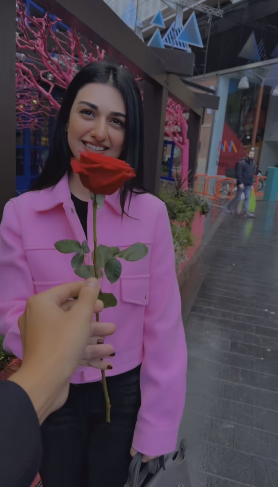 Sarah Khan's Beautiful New Family Clicks & Video | Reviewit.pk