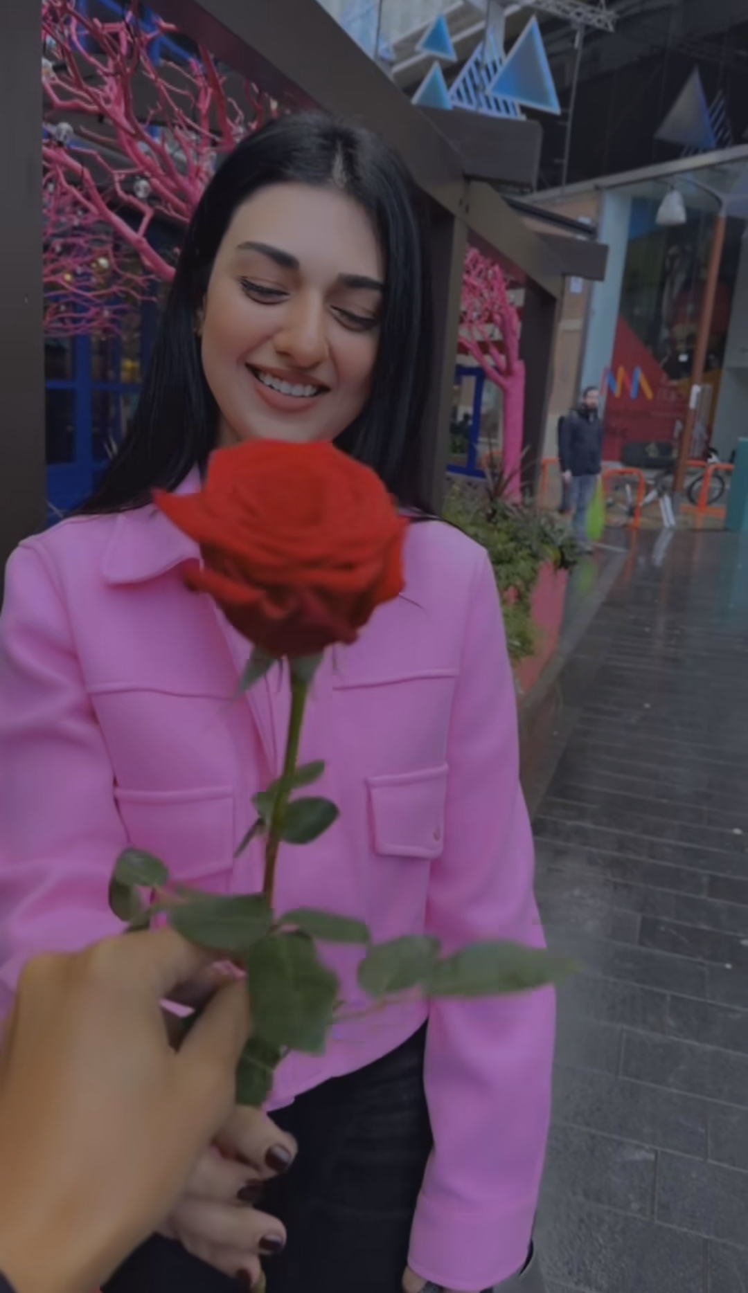 Sarah Khan's Beautiful New Family Clicks & Video | Reviewit.pk