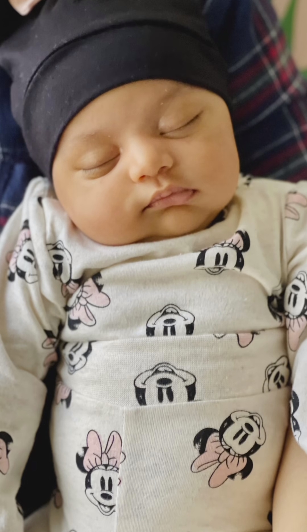 Sohai Ali Abro's New Family Pictures & Reel | Reviewit.pk