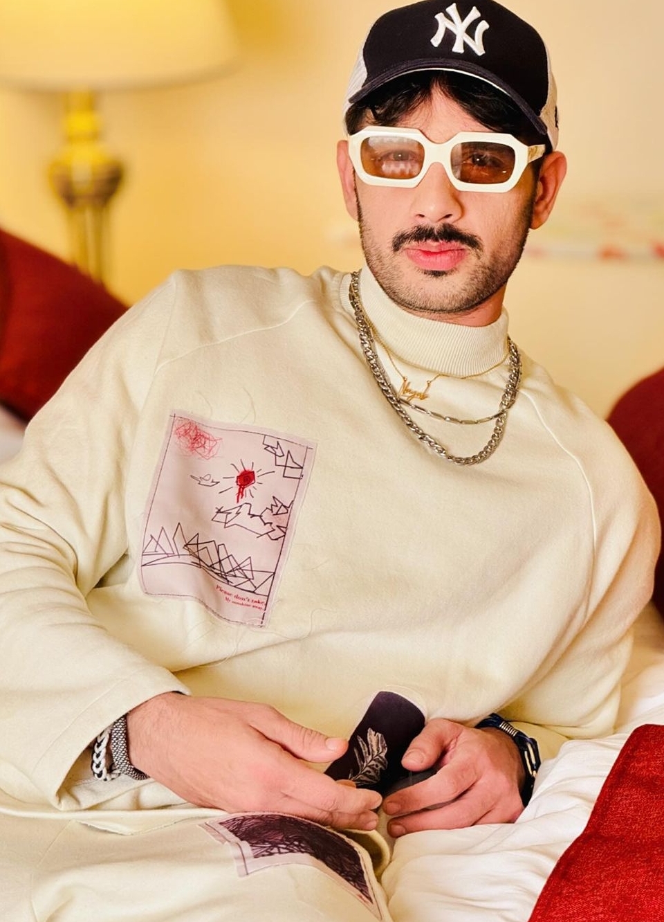 Usama Khan on Wearing Funky Dresses For Nayab's Promotions | Reviewit.pk