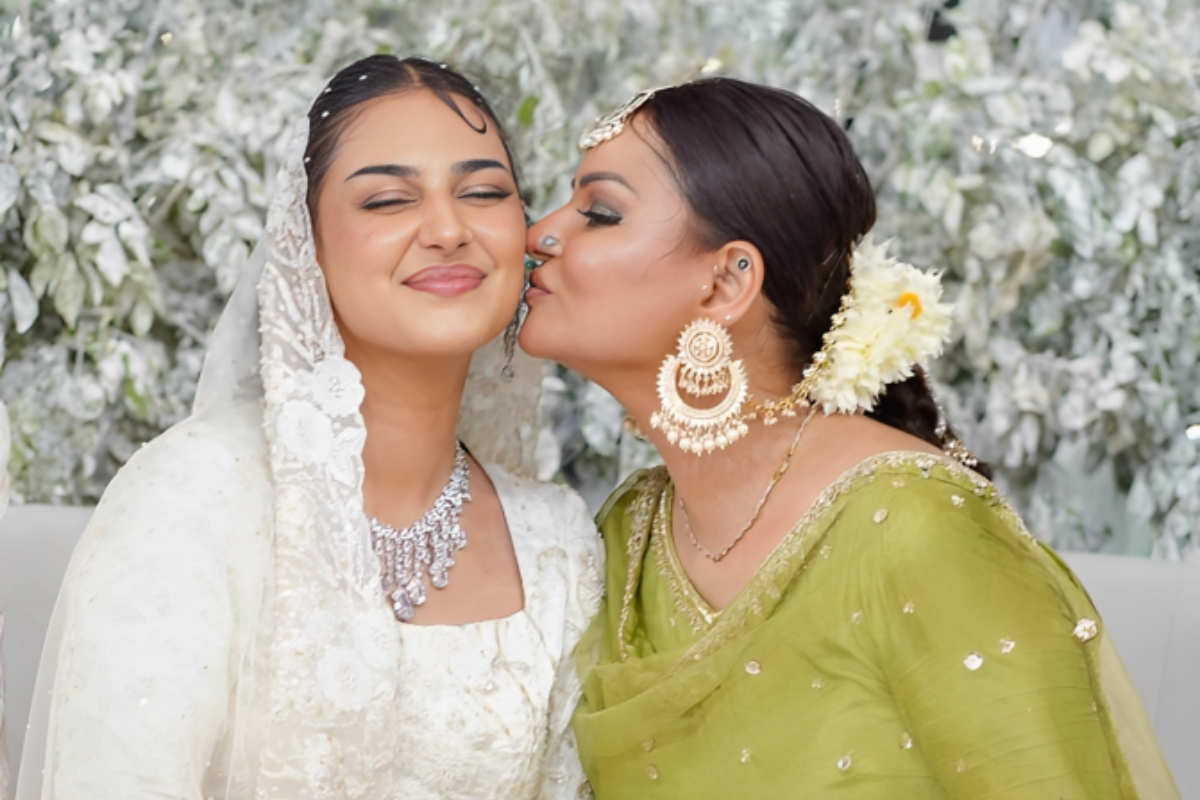 Anzela Abbasi Celebrates Her 26th Birthday | Reviewit.pk