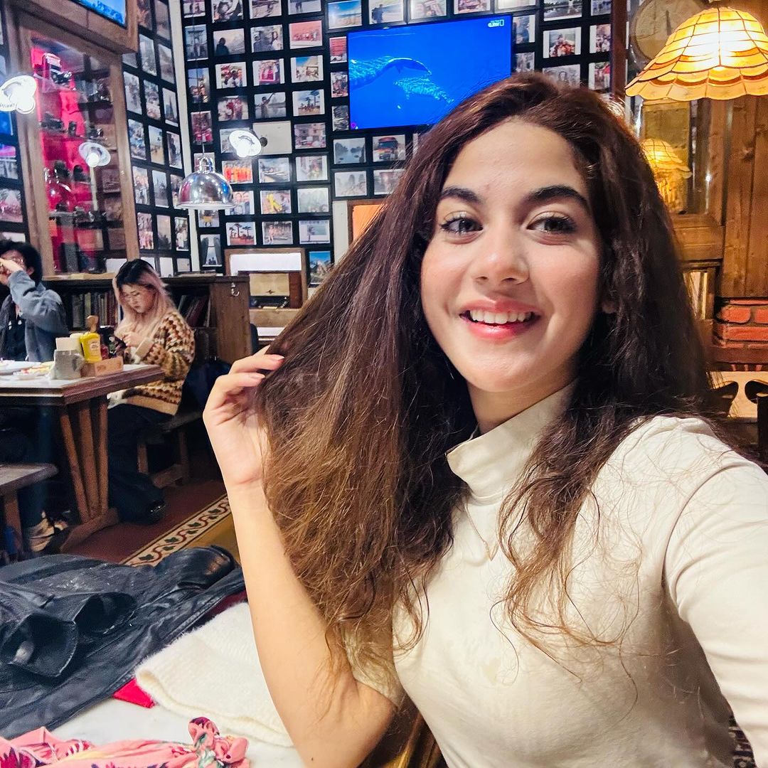 Areej Mohyudin Vacationing In The Beautiful Turkey | Reviewit.pk