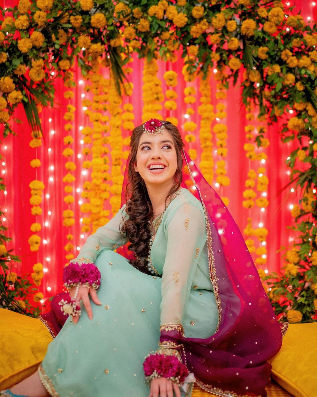 Arisha Razi Shares Family Pictures From Dholki Event | Reviewit.pk