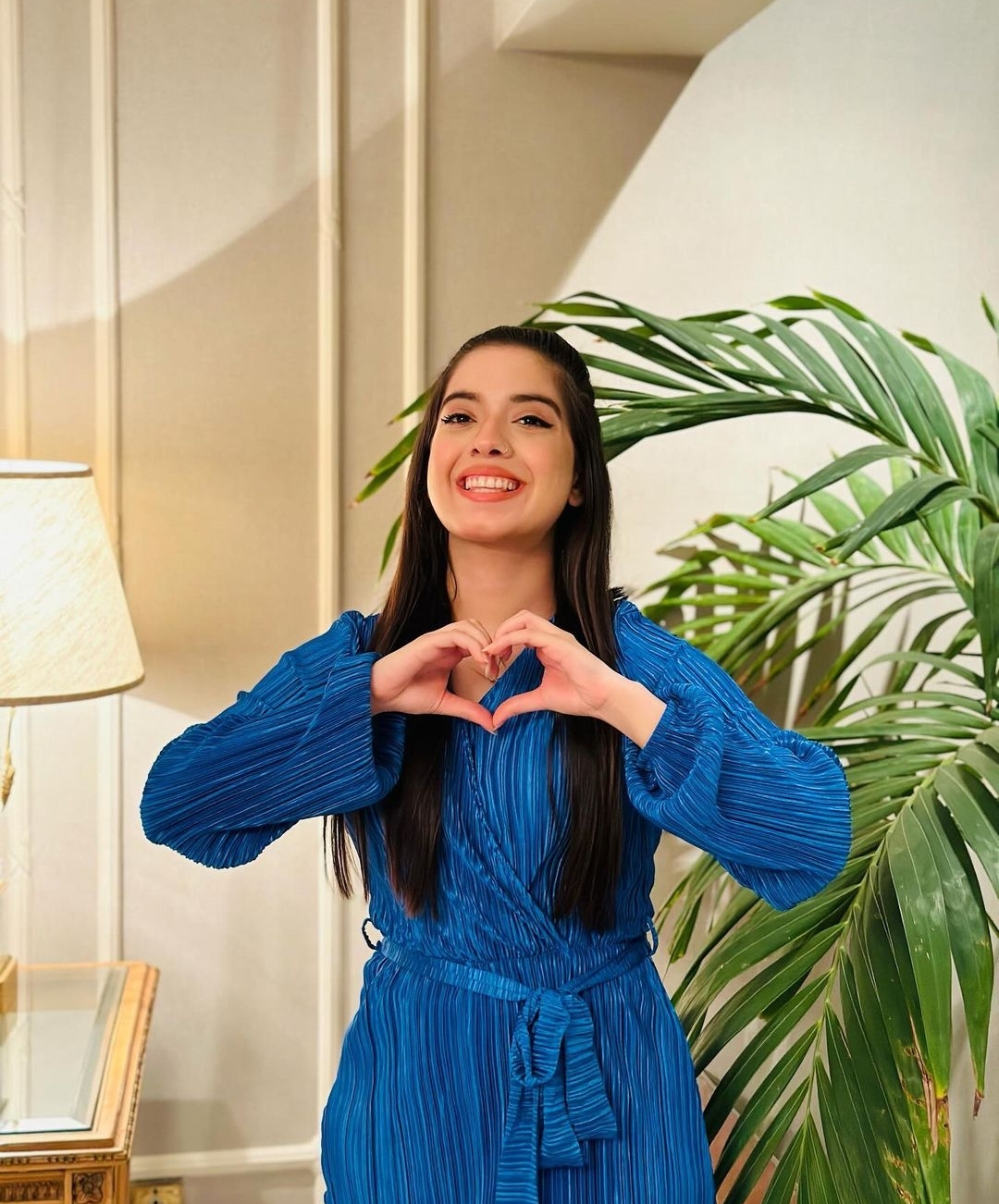 Arisha Razi Shares Family Pictures From Dholki Event | Reviewit.pk