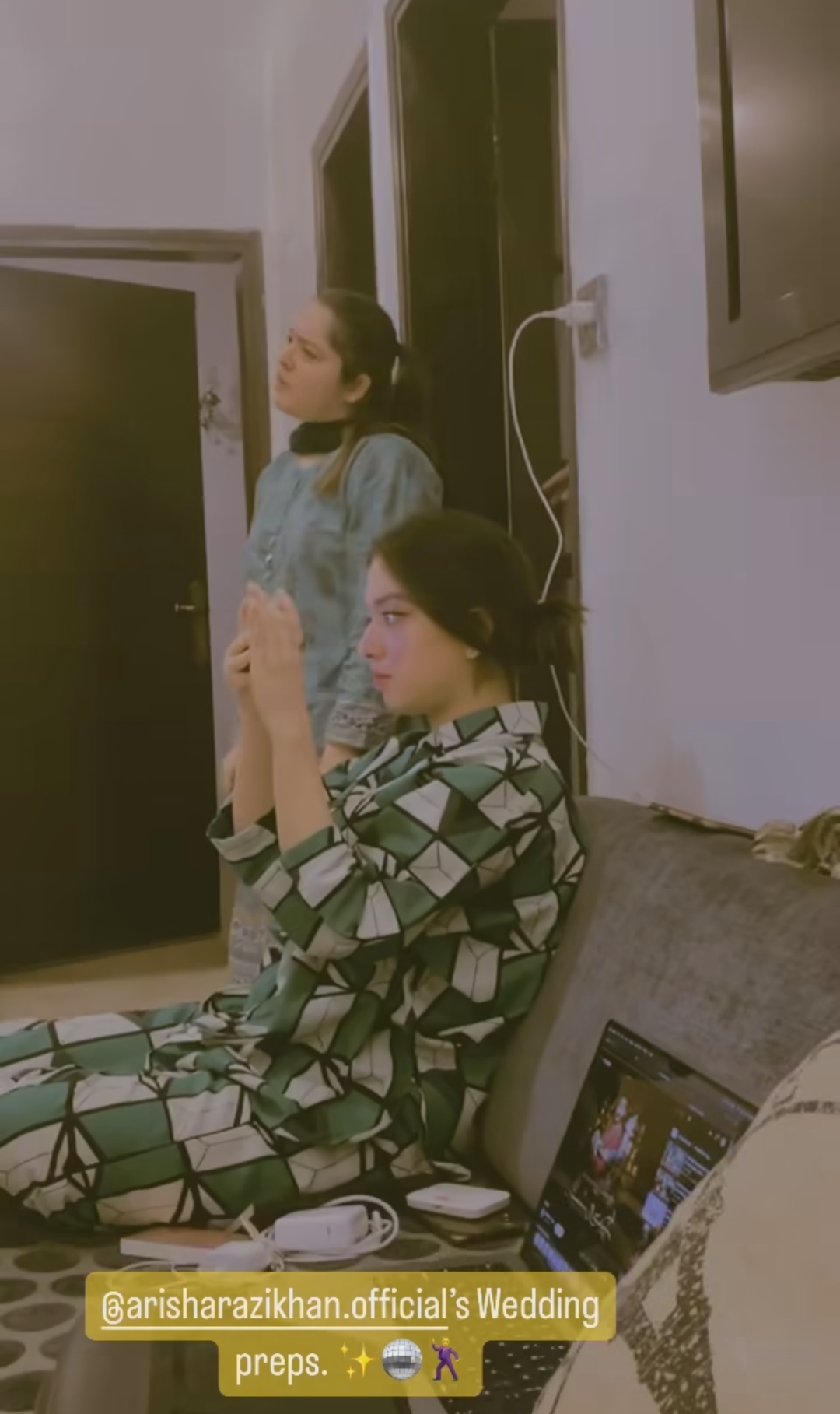 Arisha Razi Wedding Preparations Started | Reviewit.pk