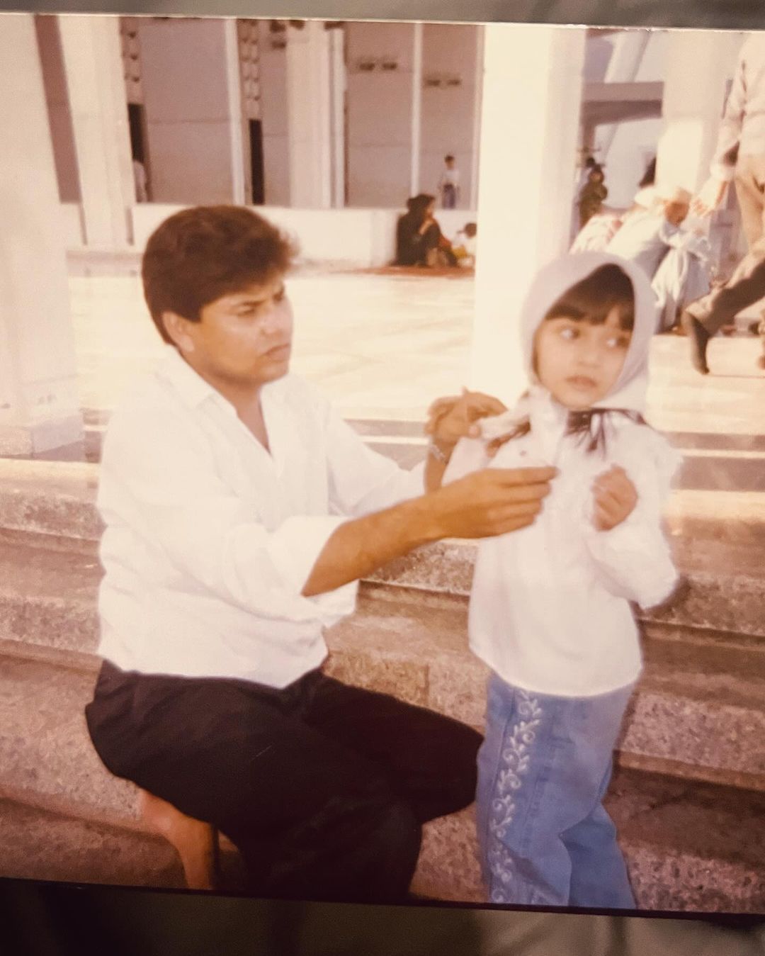 Ishq Murshid's Durefishan Saleem Shares Unseen Pictures | Reviewit.pk