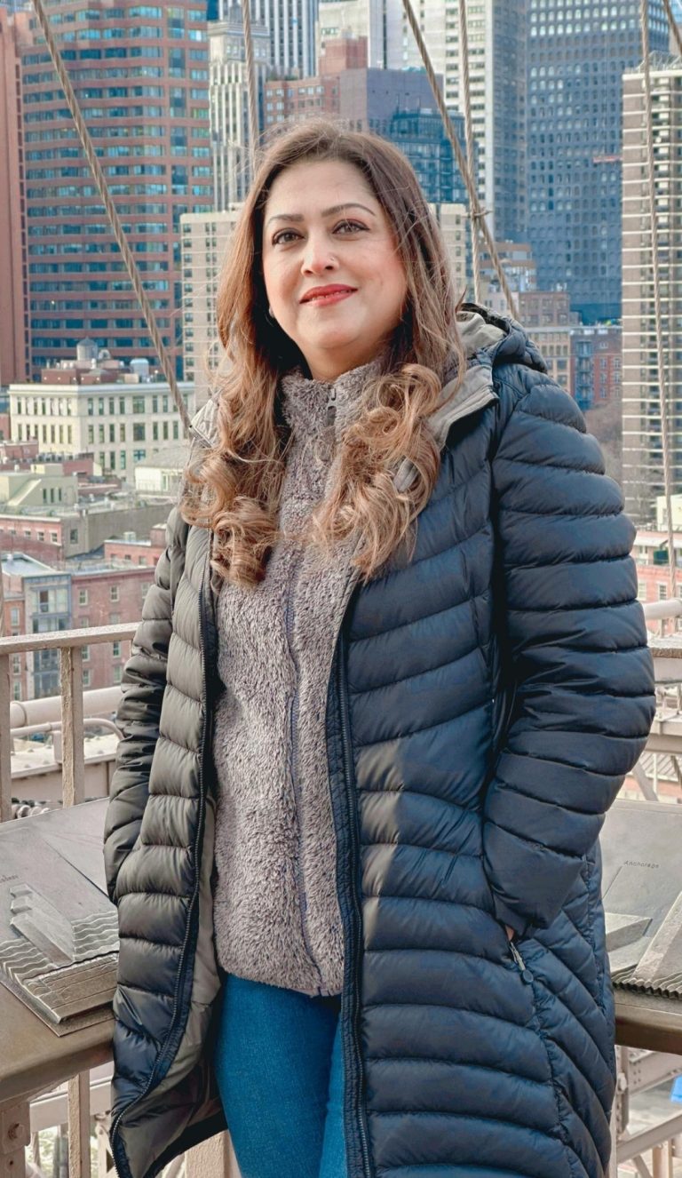 Fazila Qazi Pictures With Husband From New York | Reviewit.pk