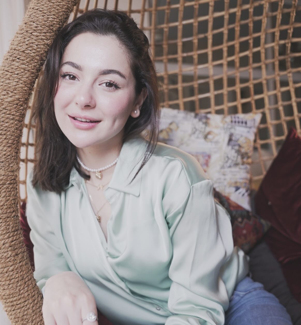 Hania Aamir's Latest Video Sparks Criticism | Reviewit.pk