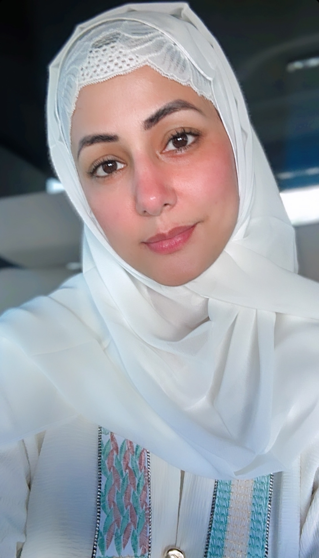 Indian Actress Hina Khan's Miraculous Story Regarding Roza E Rasool (S ...