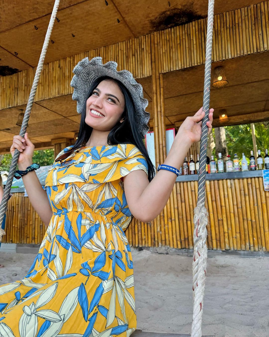 Iqra Kanwal And Areeb Pervaiz Honeymoon Clicks From Thailand | Reviewit.pk