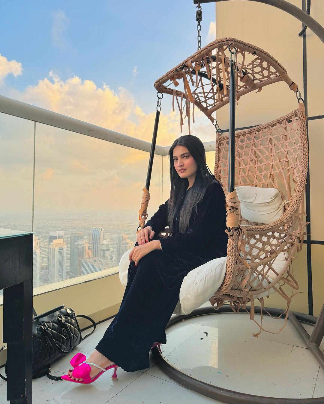 Iqra Kanwal And Areeb Pervaiz Honeymooning In Dubai | Reviewit.pk