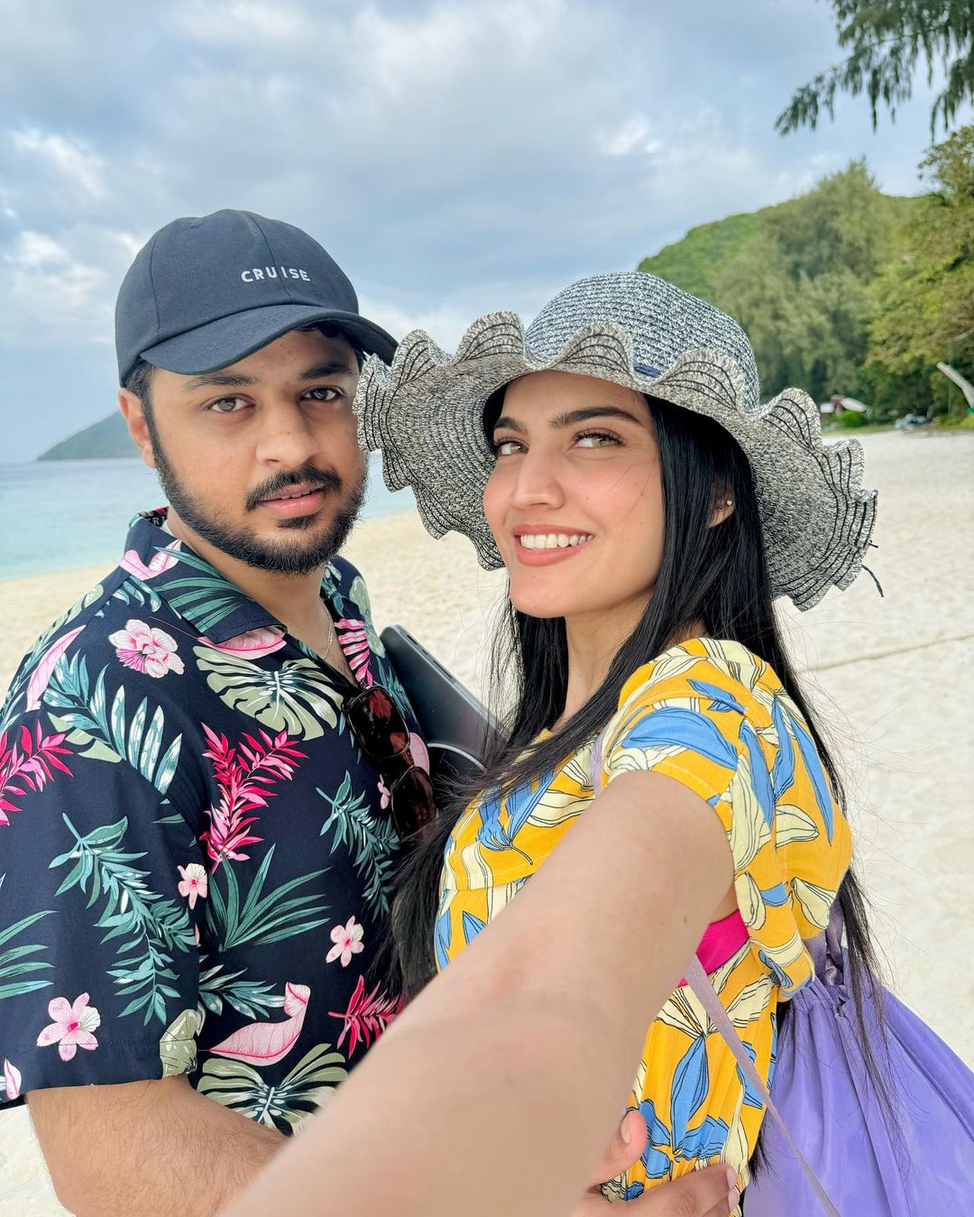 Iqra Kanwal And Areeb Pervaiz Honeymoon Clicks From Thailand | Reviewit.pk