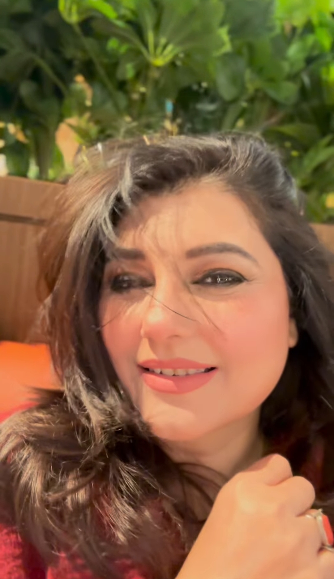 Javeria Saud's New Clicks & Instagram Reel From Dubai | Reviewit.pk