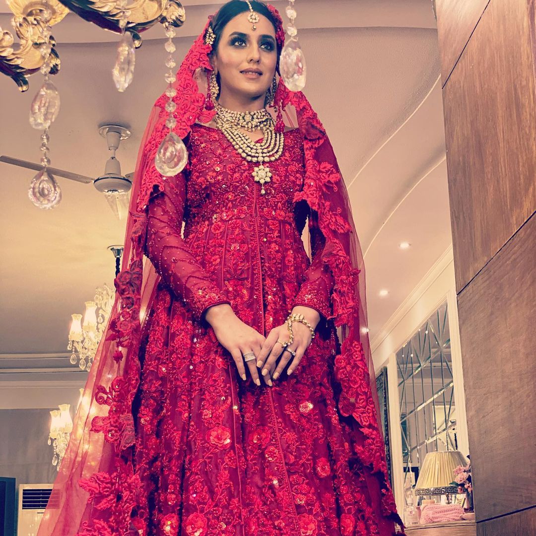 Kinza Razzak On Importance Of Career Before Marriage | Reviewit.pk