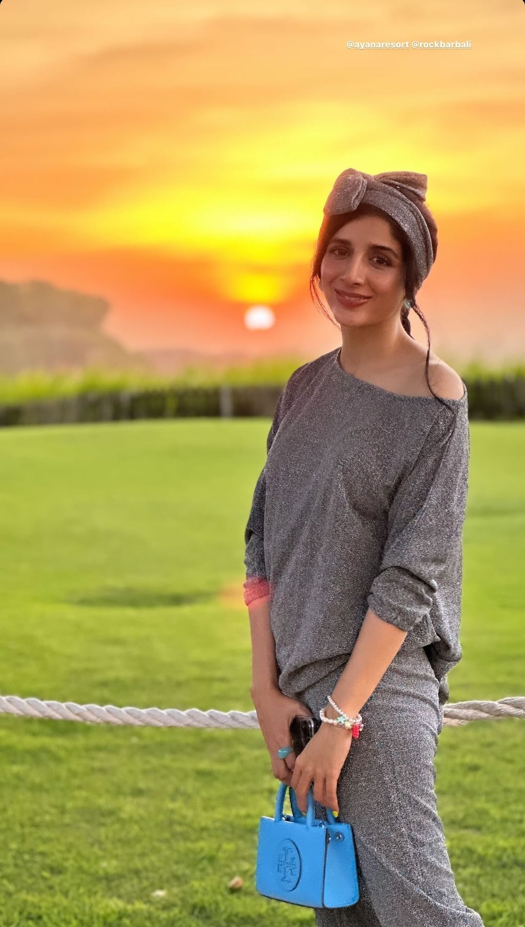 Mawra Hocane Captures The Beautiful Sunset Of Bali, Indonesia | Reviewit.pk