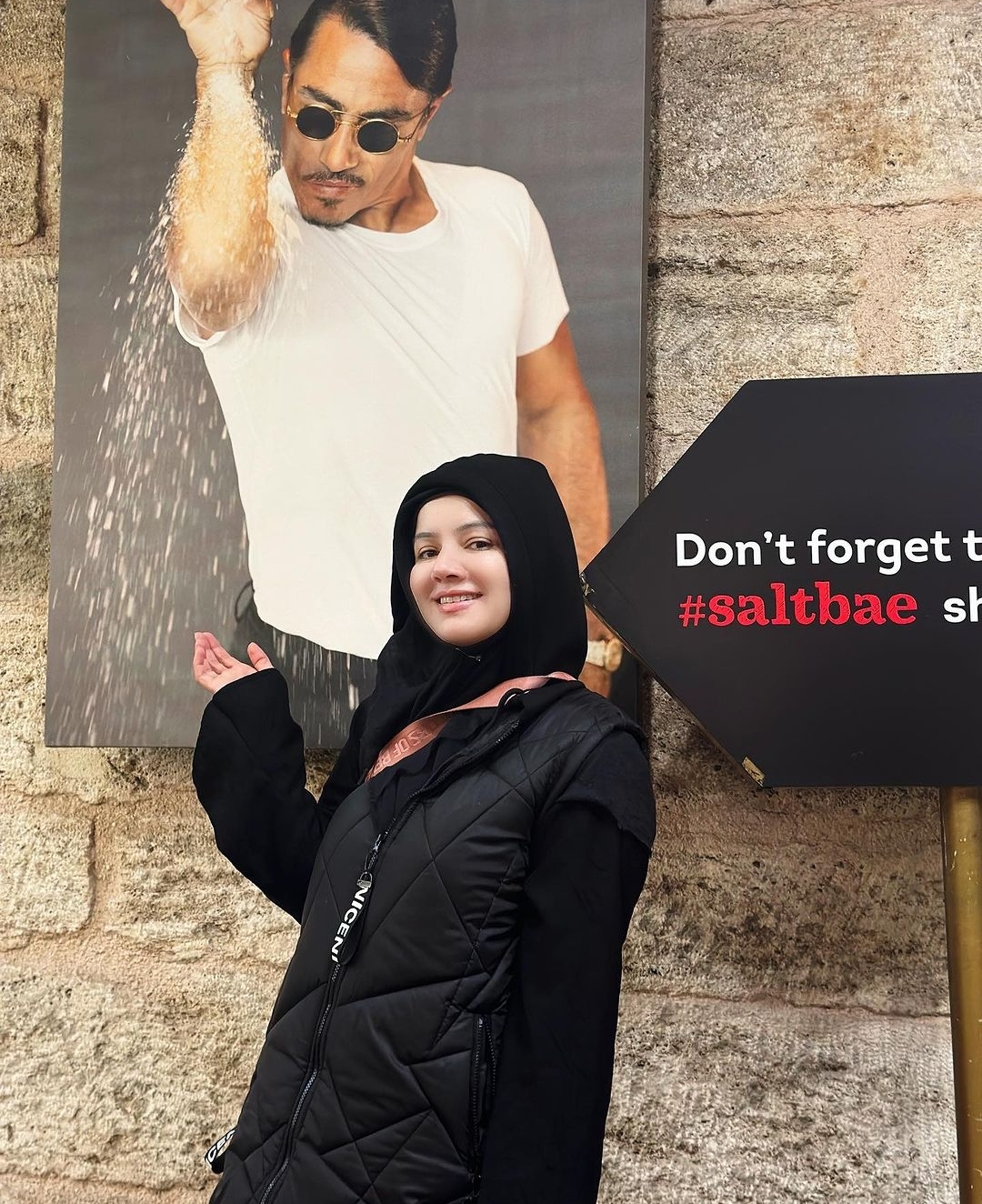 Rabi Pirzada's Gorgeous New Clicks From Turkey | Reviewit.pk