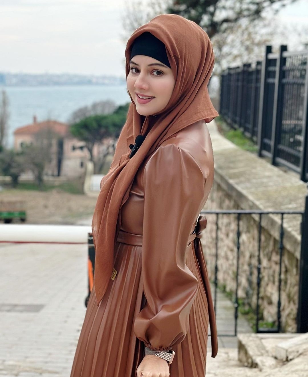 Rabi Pirzada's Gorgeous New Clicks From Turkey | Reviewit.pk