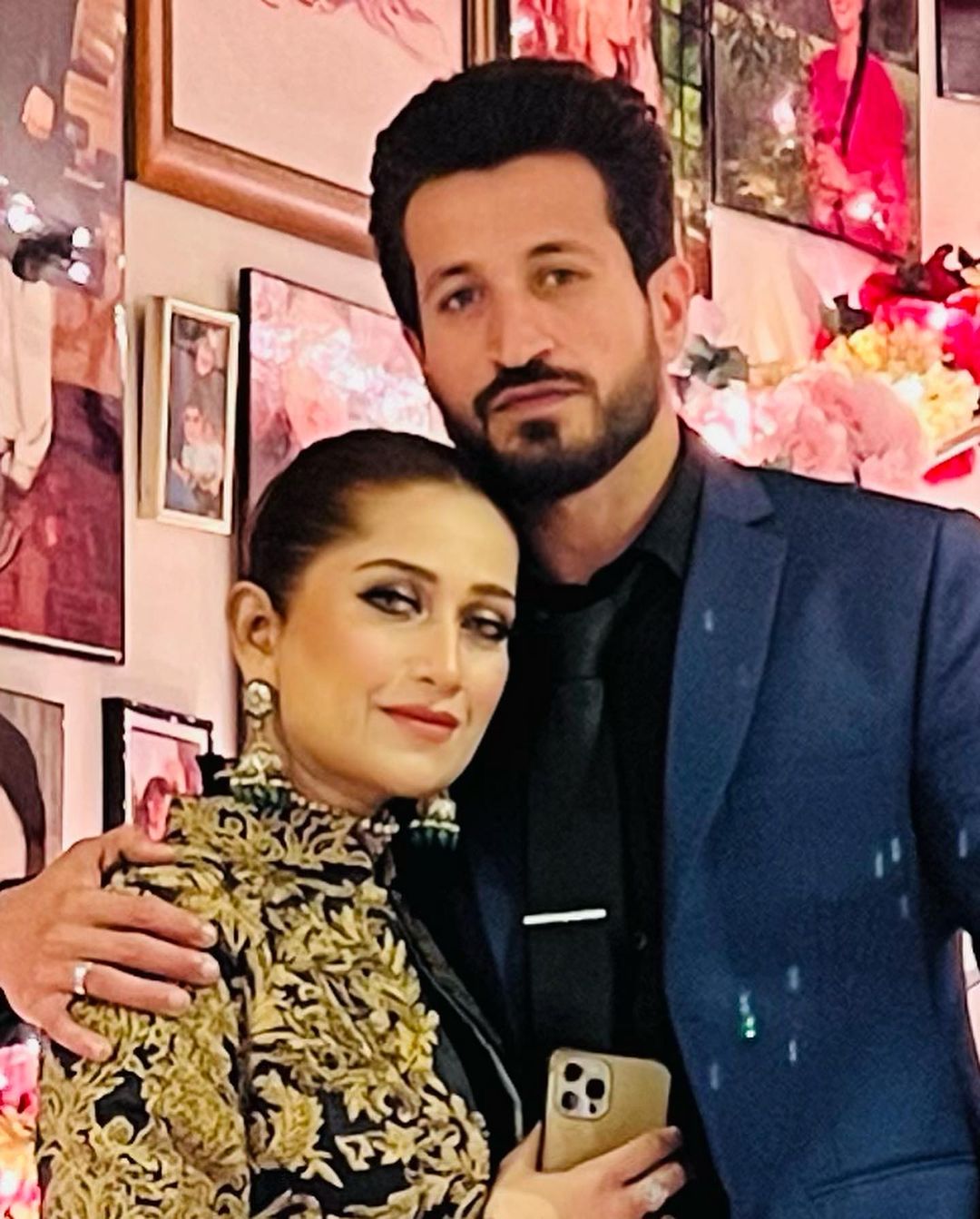 Saba Faisal Thanks Her Family For Taking Part In Arsalan's Wedding | Reviewit.pk