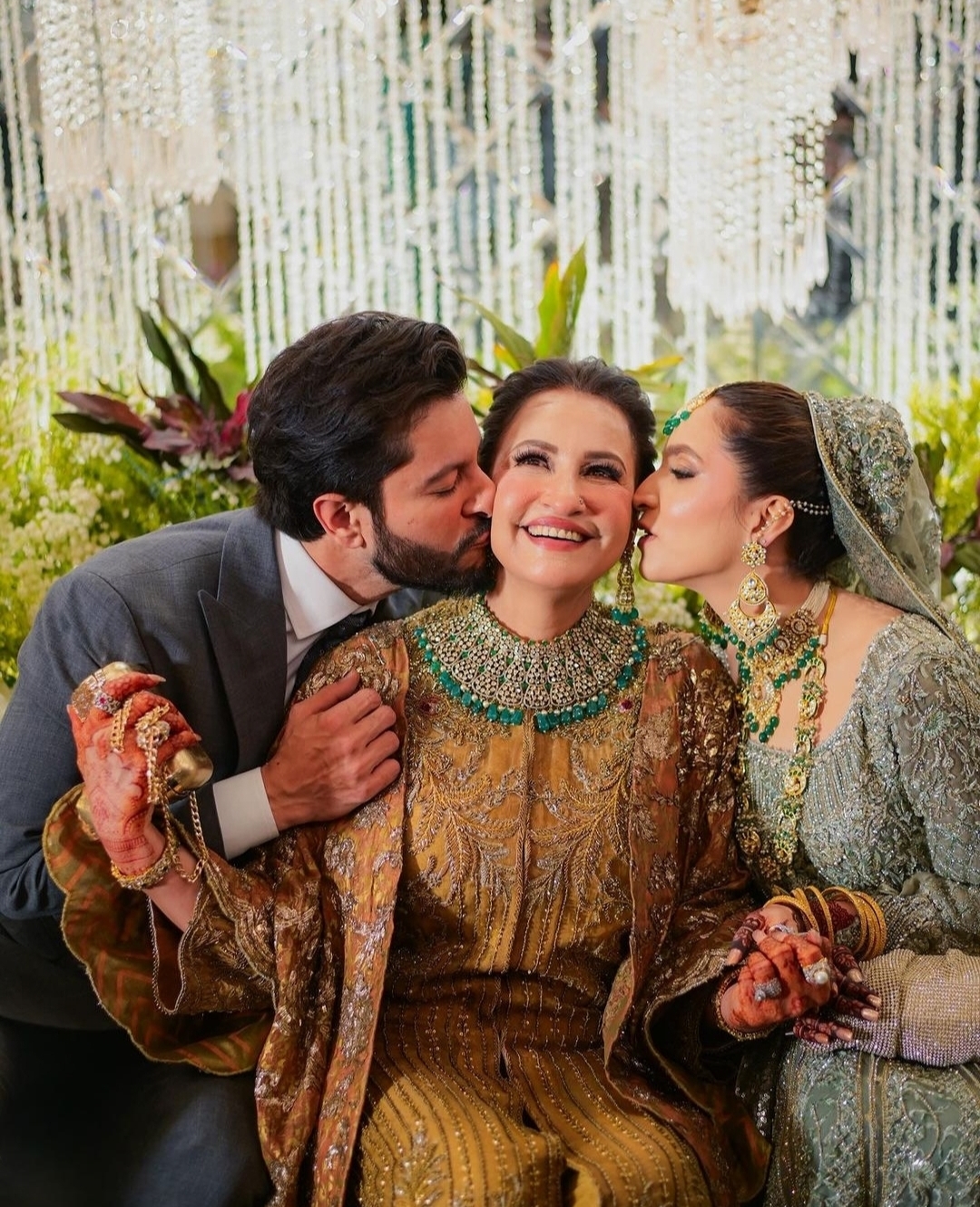 Saba Faisal's HD Clicks With Daughter From Arsalan Faisal's Walima | Reviewit.pk