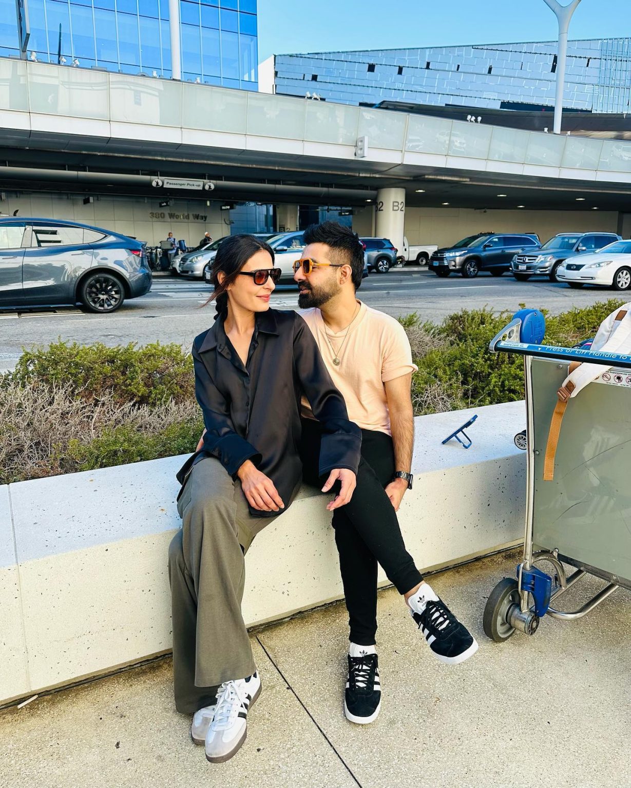 Sadia Ghaffar Shares Latest Adorable Family Clicks | Reviewit.pk