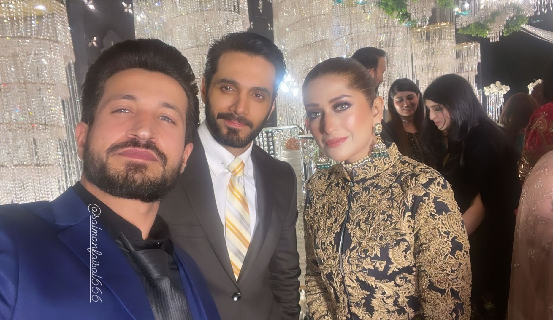 Salman Faisal's Beautiful New Pictures With Wife | Reviewit.pk