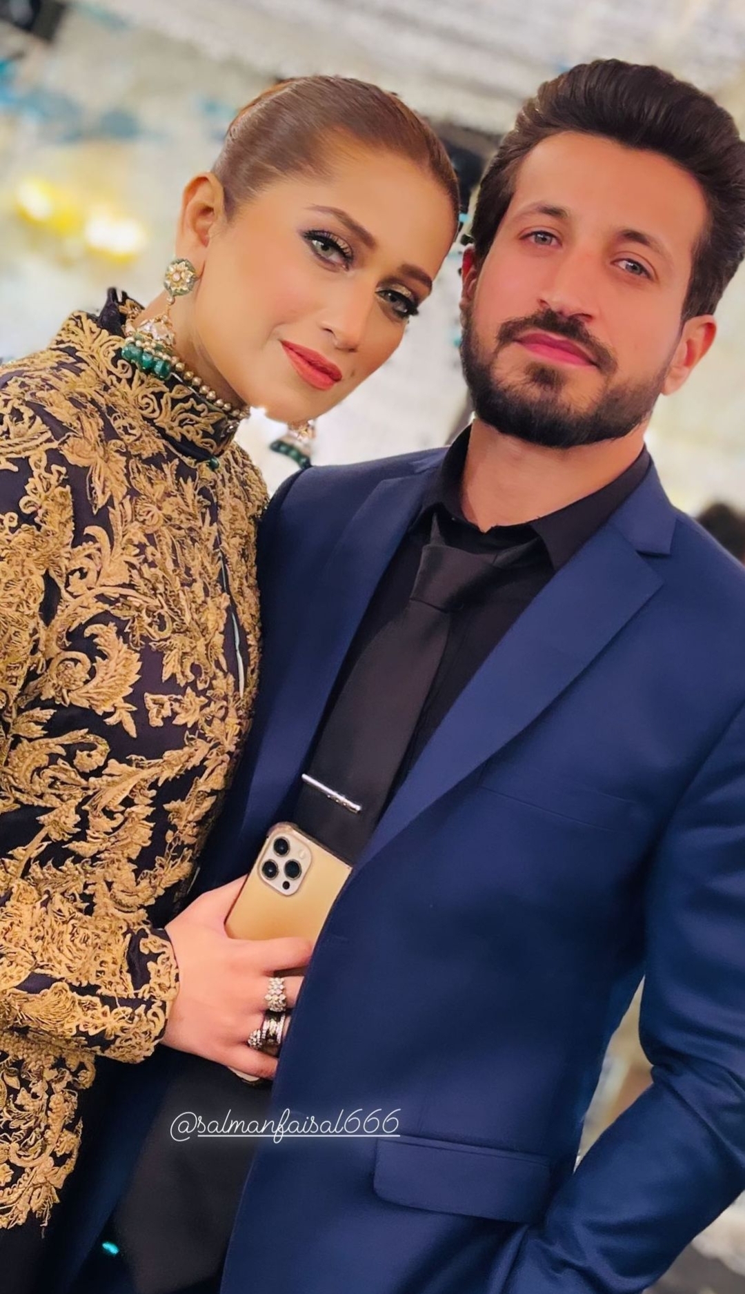 Salman Faisal's Beautiful New Pictures With Wife | Reviewit.pk