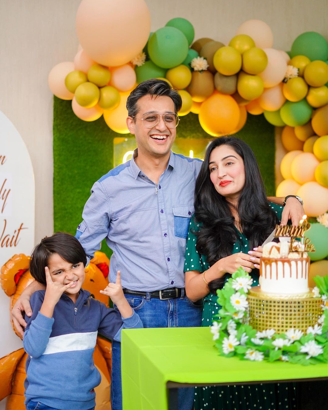 Host & Comedian Shafaat Ali Wife's Baby Shower & Get Together Pictures ...