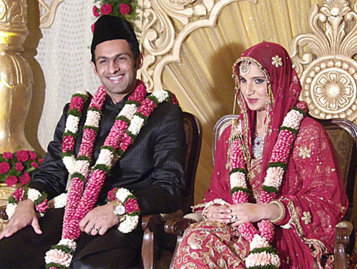 Timeline Of Shoaib Malik's Marriages | Reviewit.pk