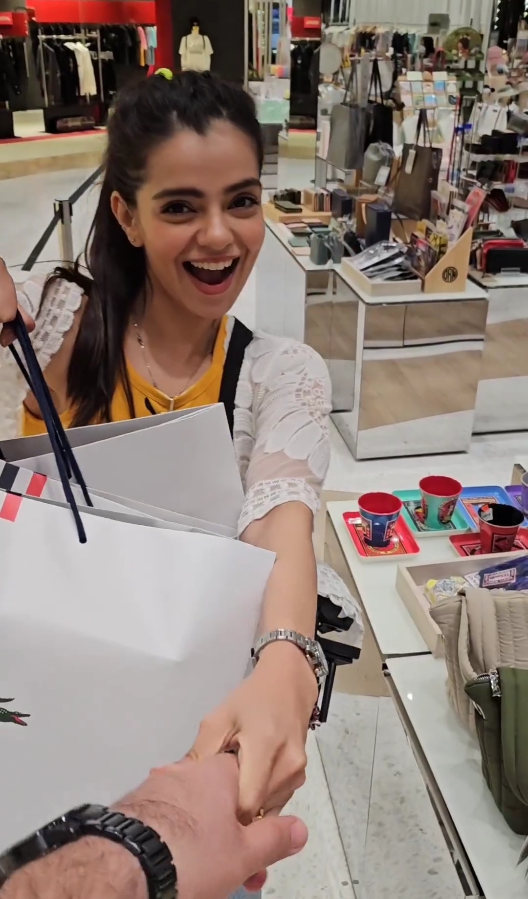 Srha Asghar's Cool Clicks & Reels With Husband From Thailand | Reviewit.pk