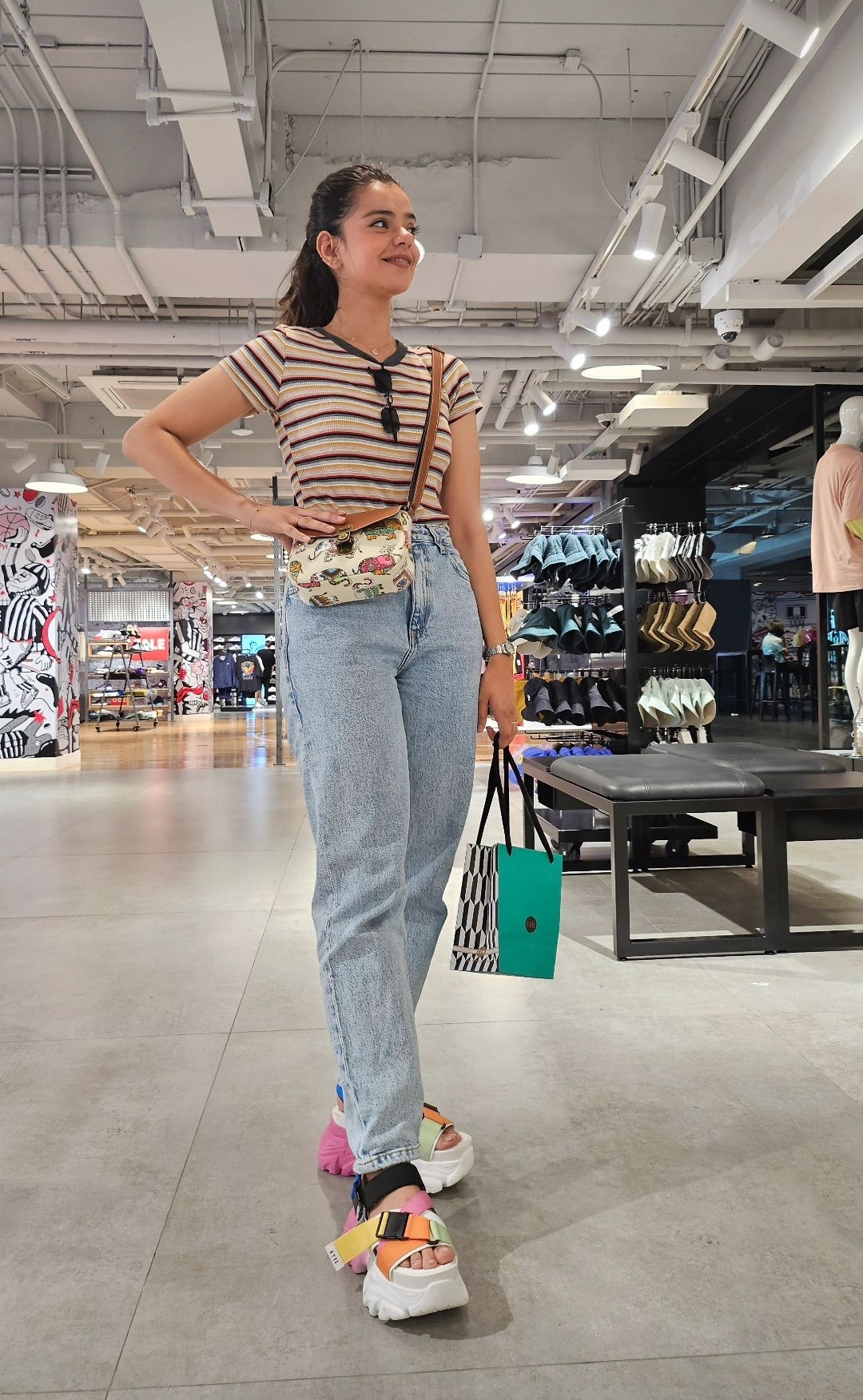 Srha Asghar's Cool Clicks & Reels With Husband From Thailand | Reviewit.pk