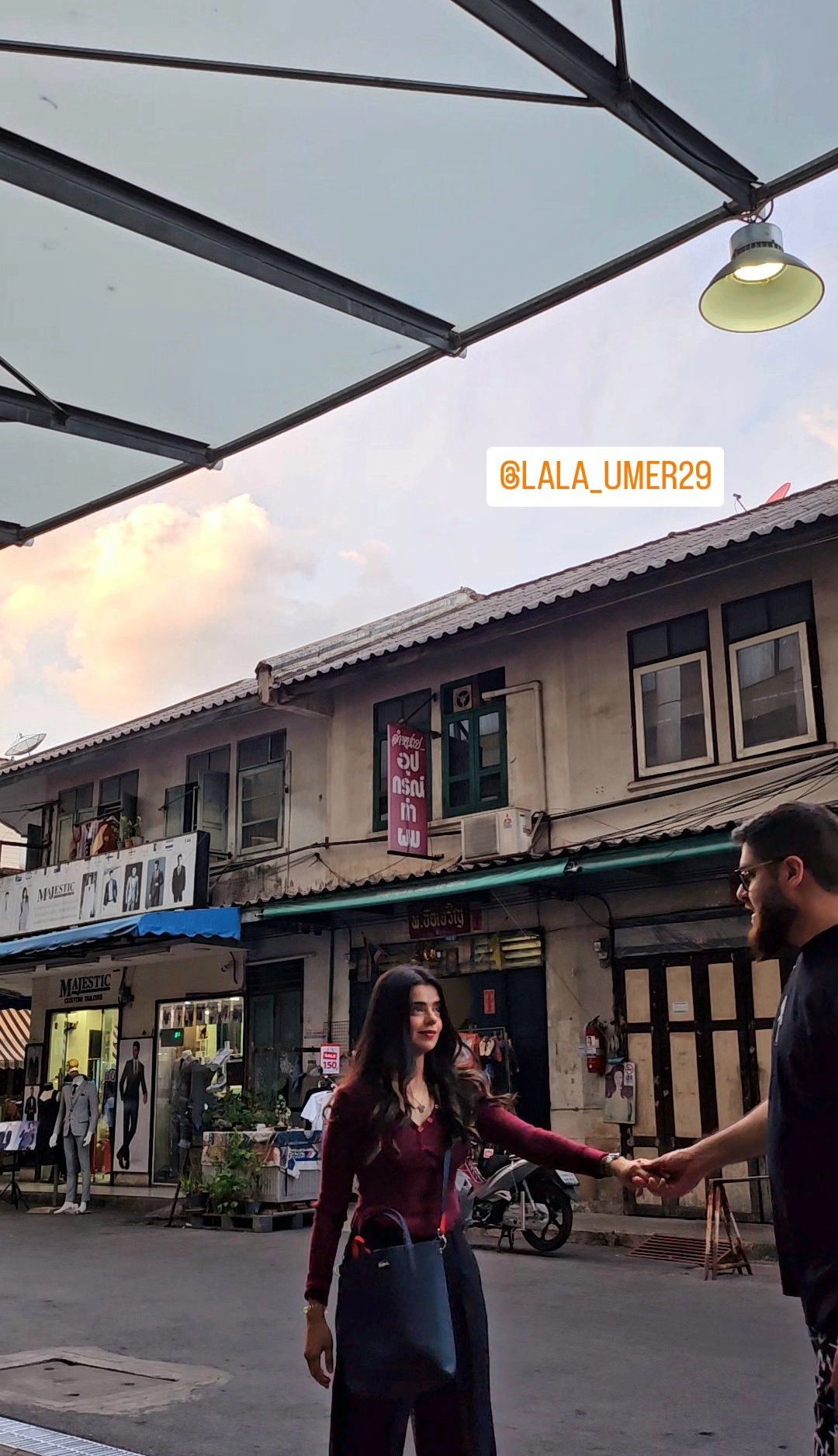 Srha Asghar's Cool Clicks & Reels With Husband From Thailand | Reviewit.pk