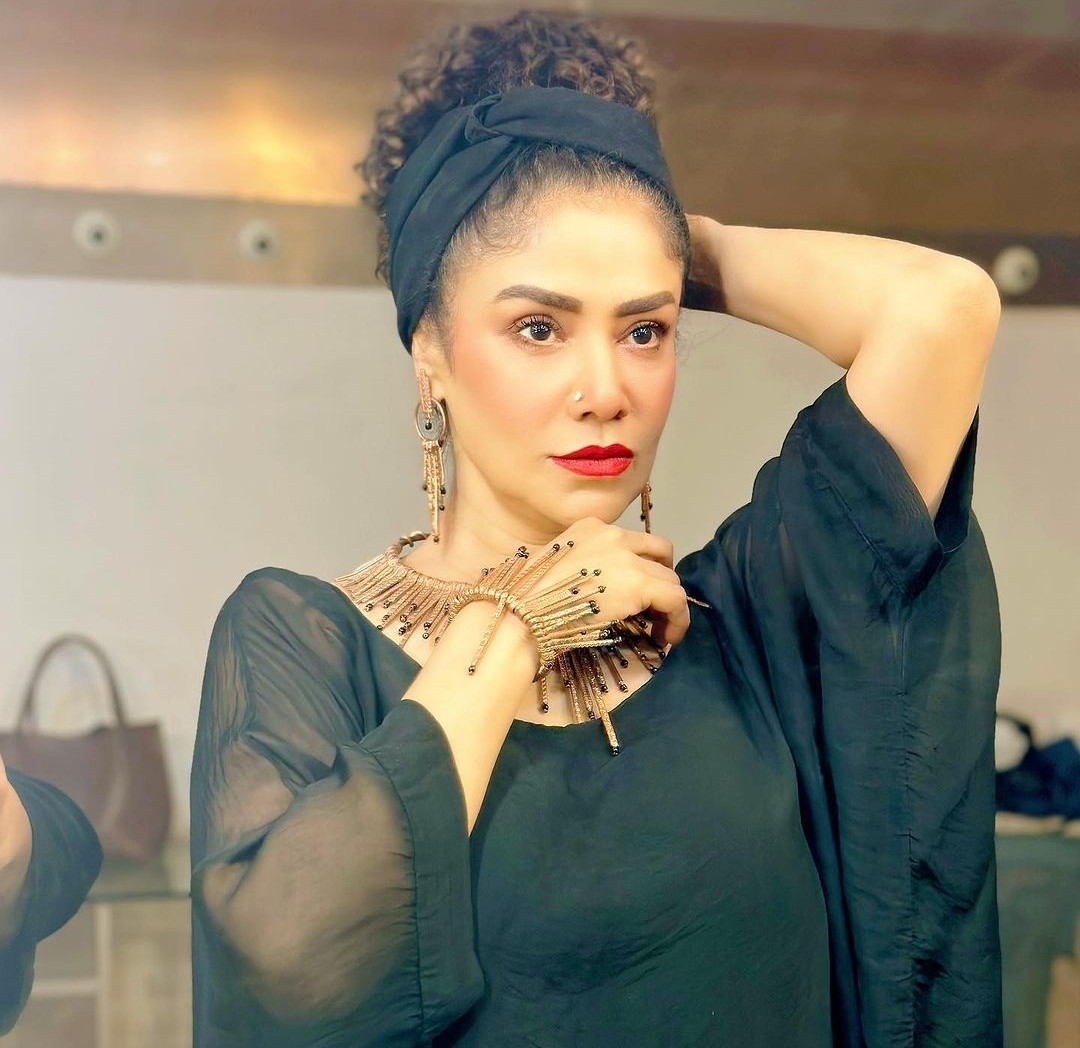 Angeline Malik Father's Unique Love For Her Mother | Reviewit.pk