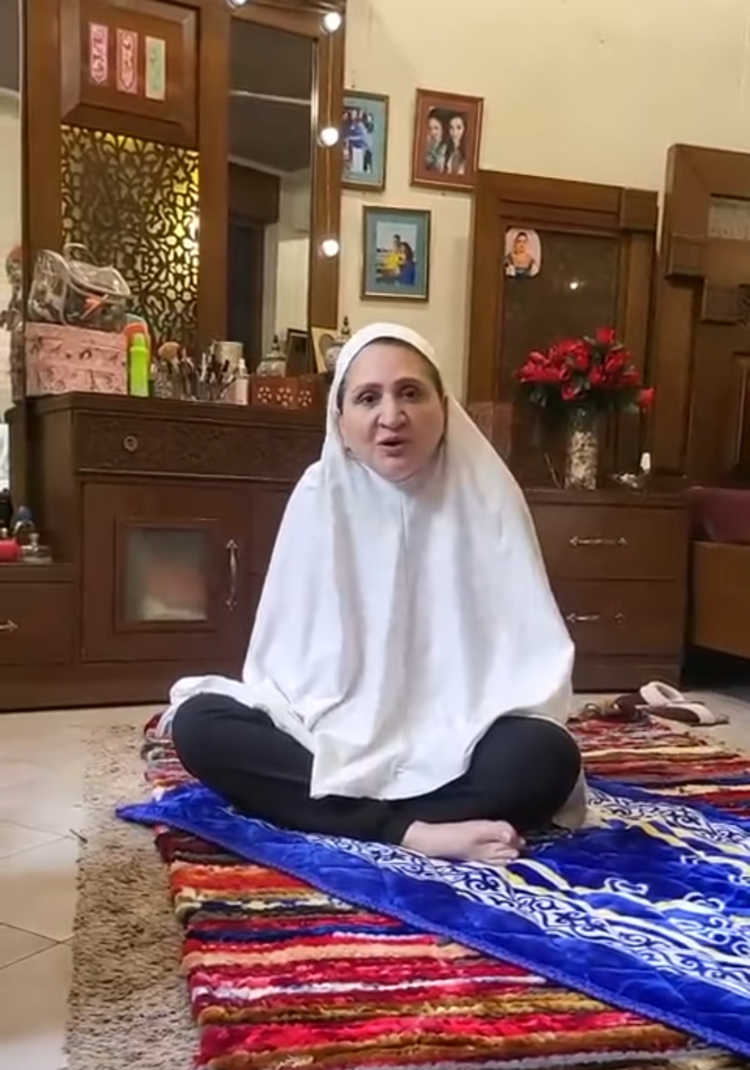 Asma Abbas Schools Social Media Users For Judging Actors | Reviewit.pk