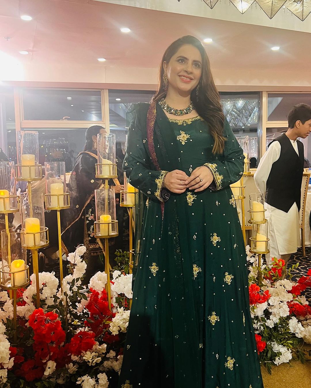 Fatima Effendi & Kanwar Arsalan Pictures From Wedding | Reviewit.pk