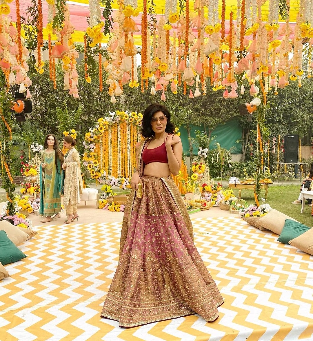 Iffat Omar's Latest Dance Video Ignites Criticism | Reviewit.pk