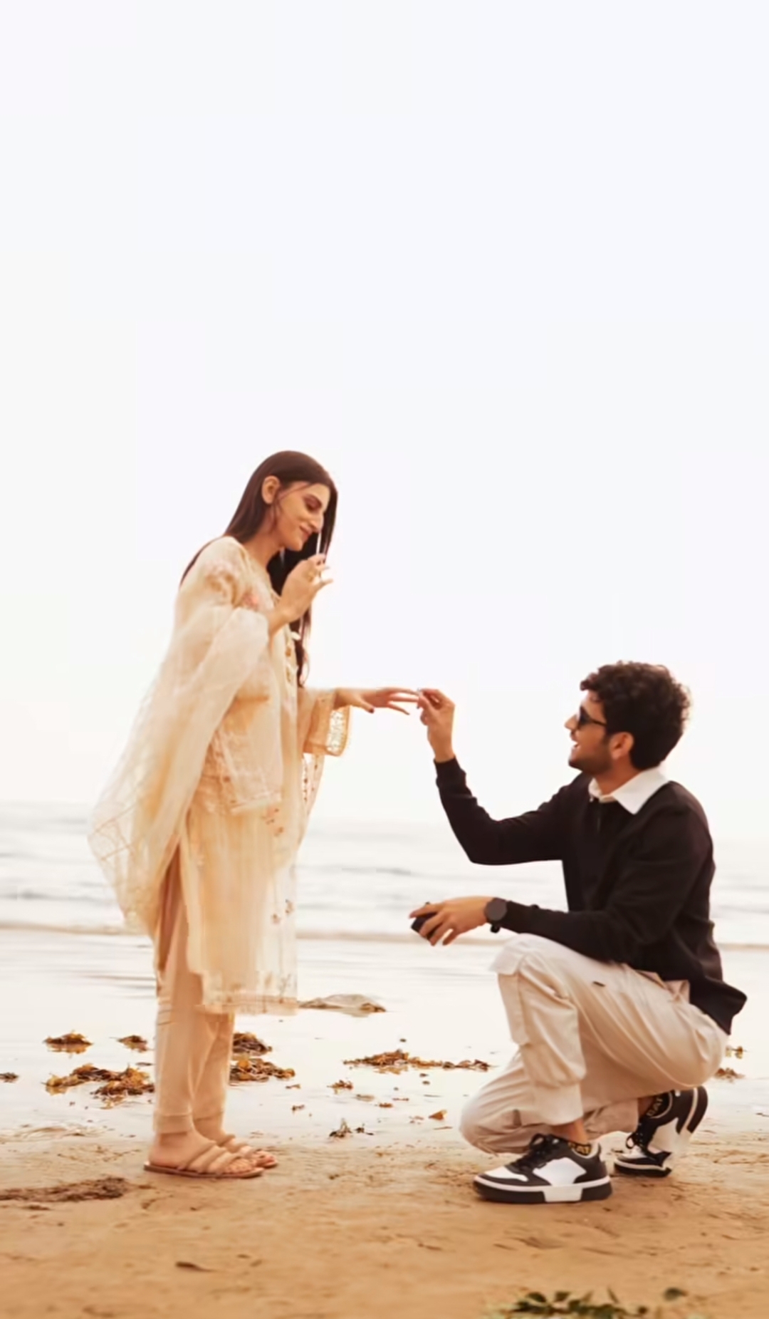 Maaz Safder New Family Pictures | Reviewit.pk