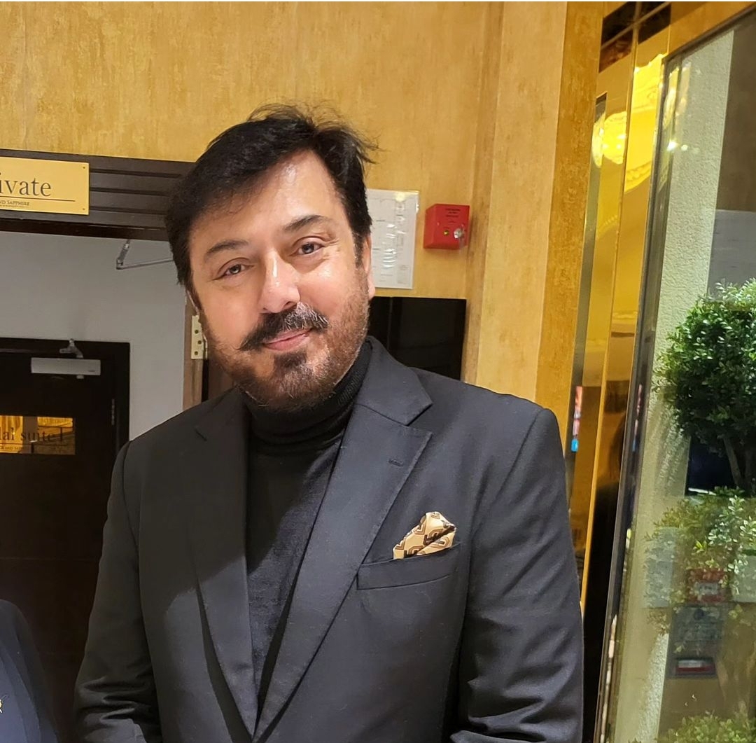 Nauman Ijaz New Pictures From A Wedding | Reviewit.pk