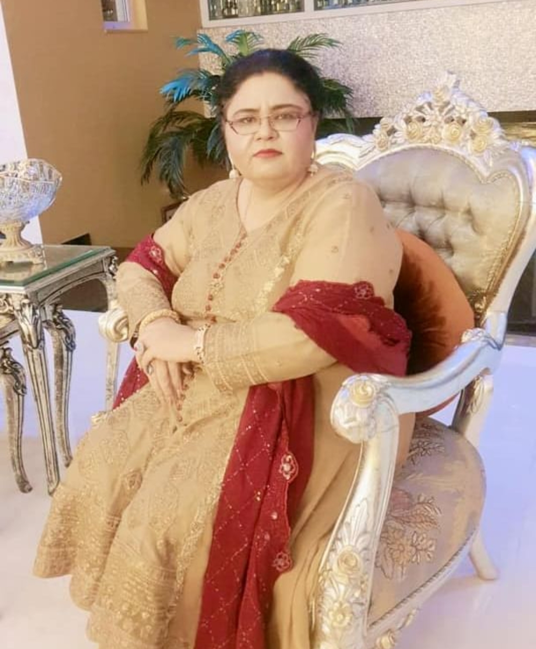 Shazia Manzoor Slapped Co-Host In Show | Reviewit.pk