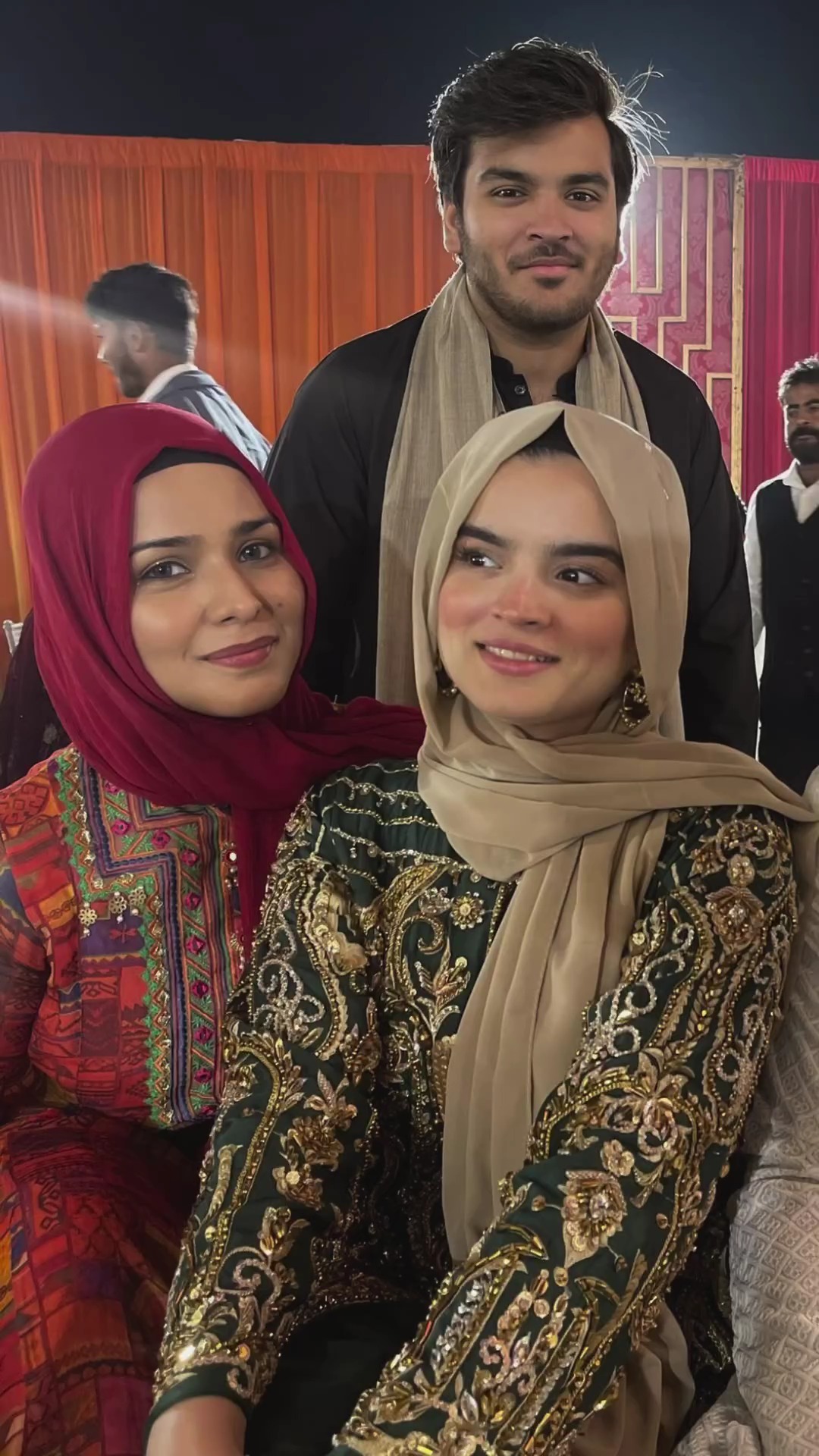 Syeda Aliza Sultan Family Pictures From A Wedding | Reviewit.pk