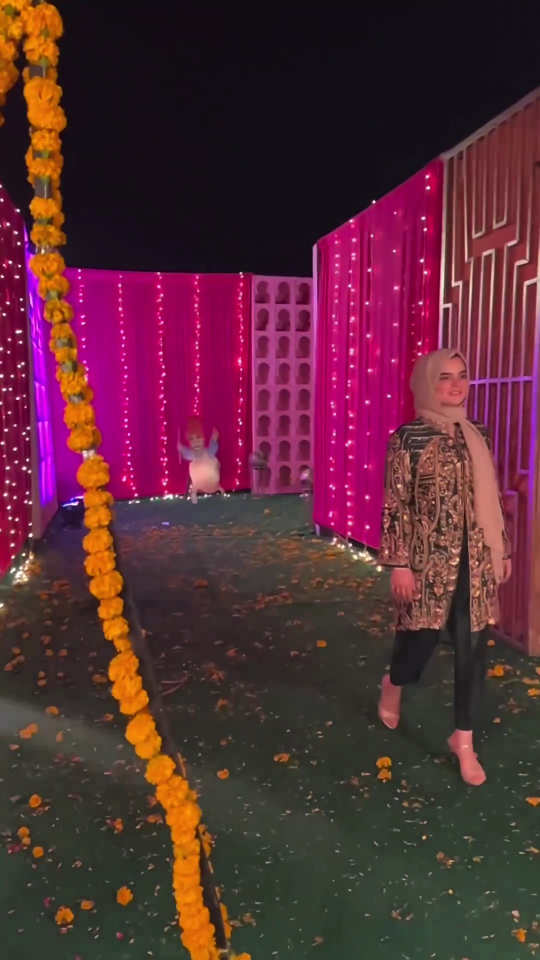 Syeda Aliza Sultan Family Pictures From A Wedding | Reviewit.pk