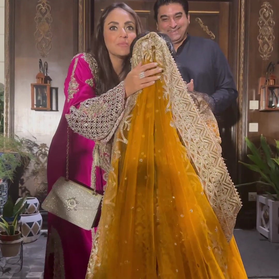 Arisha Razi Khan's Beautiful Pictures From Her Mayoun | Reviewit.pk