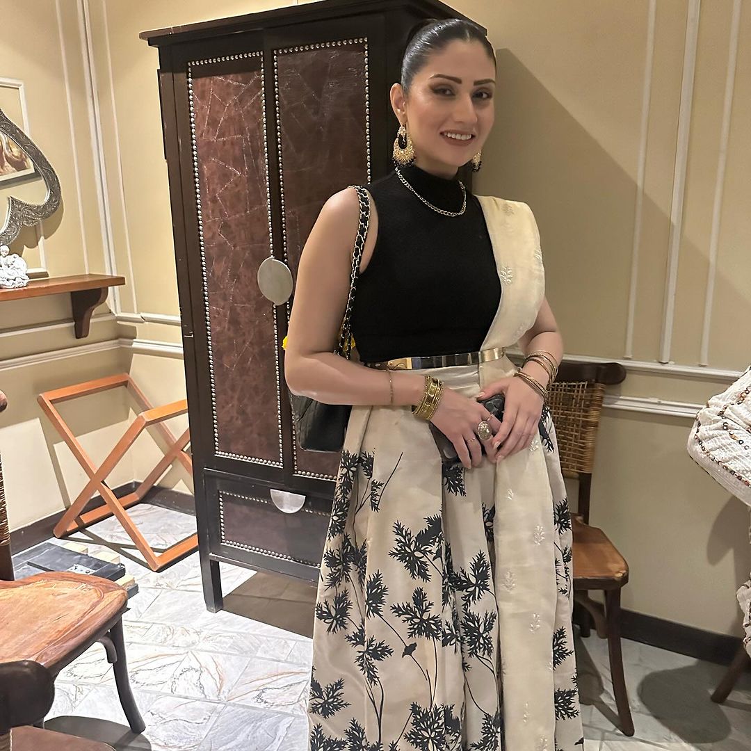 Arisha Razi Khan's Beautiful Pictures From Her Mayoun | Reviewit.pk