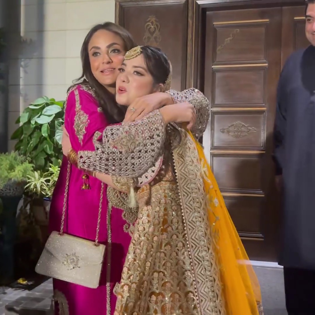 Arisha Razi Khan's Beautiful Pictures From Her Mayoun | Reviewit.pk