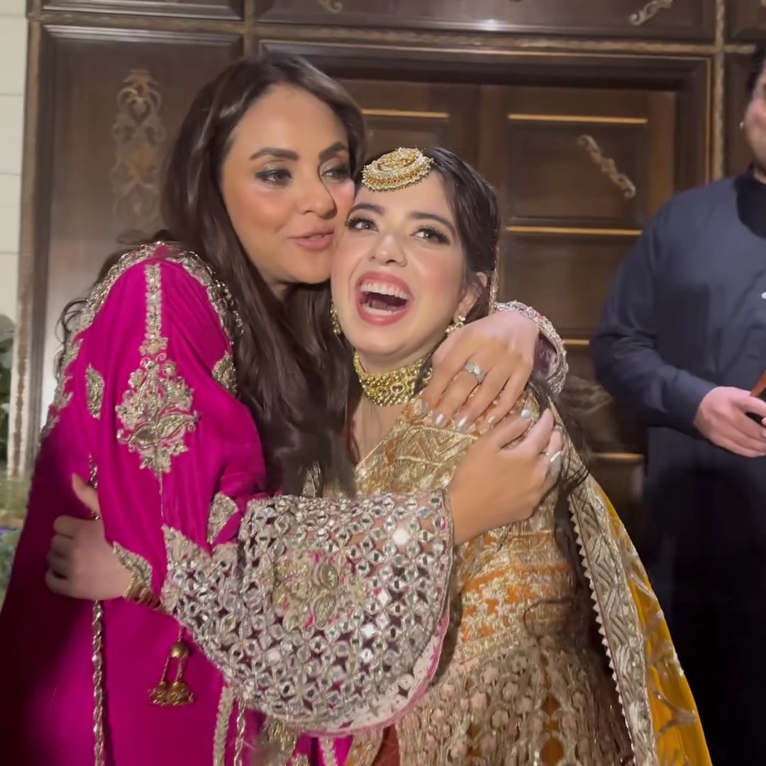 Arisha Razi Khan's Beautiful Pictures From Her Mayoun | Reviewit.pk