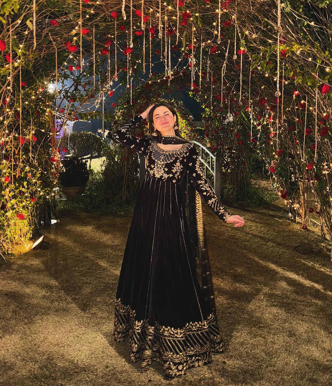 Hania Aamir Looks Like A Vision In Traditional Wear For A Wedding ...